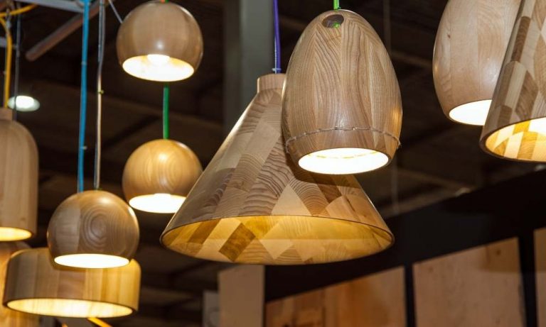 How to Clean Light Bulbs