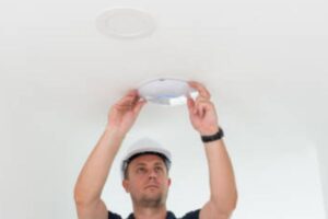 How to Remove Ceiling Light Cover No Screws: Easy Steps